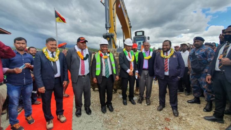 PM LAUNCHES K200M JIWAKA PROVINCIAL HEADQUARTERS : PNG Haus Bung