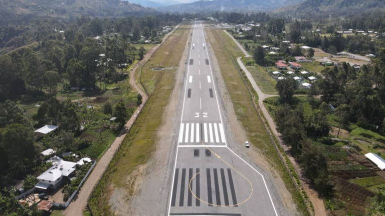 OPERATIONAL OPENING OF THE WAPENAMANDA AIRPORT : PNG Haus Bung