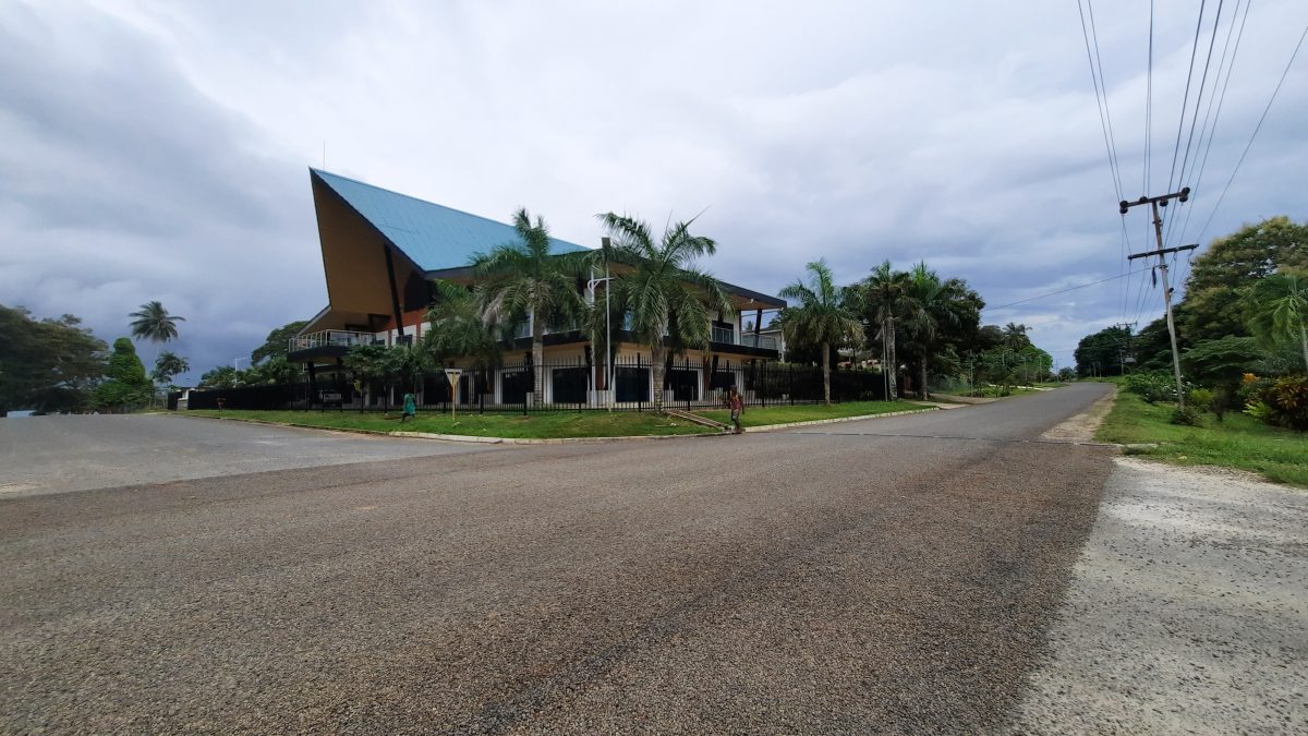 KAVIENG CITY ROADS TRANSFORMING : PNG Haus Bung