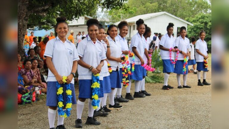 KUPIANO SECONDARY OPENS NEW DORMITORY : PNG Haus Bung