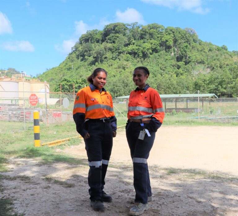 TERTIARY STUDENTS JOIN SIMBERI FOR JOB TRAINING : PNG Haus Bung
