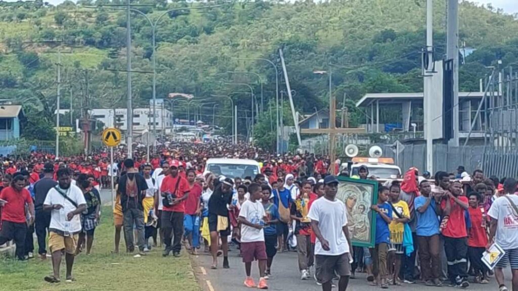 GOOD FRIDAY MARKED WITH STATION OF THE CROSS : PNG Haus Bung
