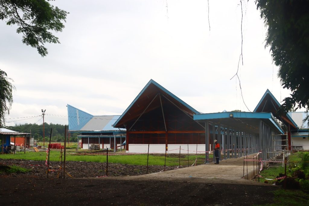 PNG UOT NEW DINING HALL NEARS COMPLETION : PNG Haus Bung